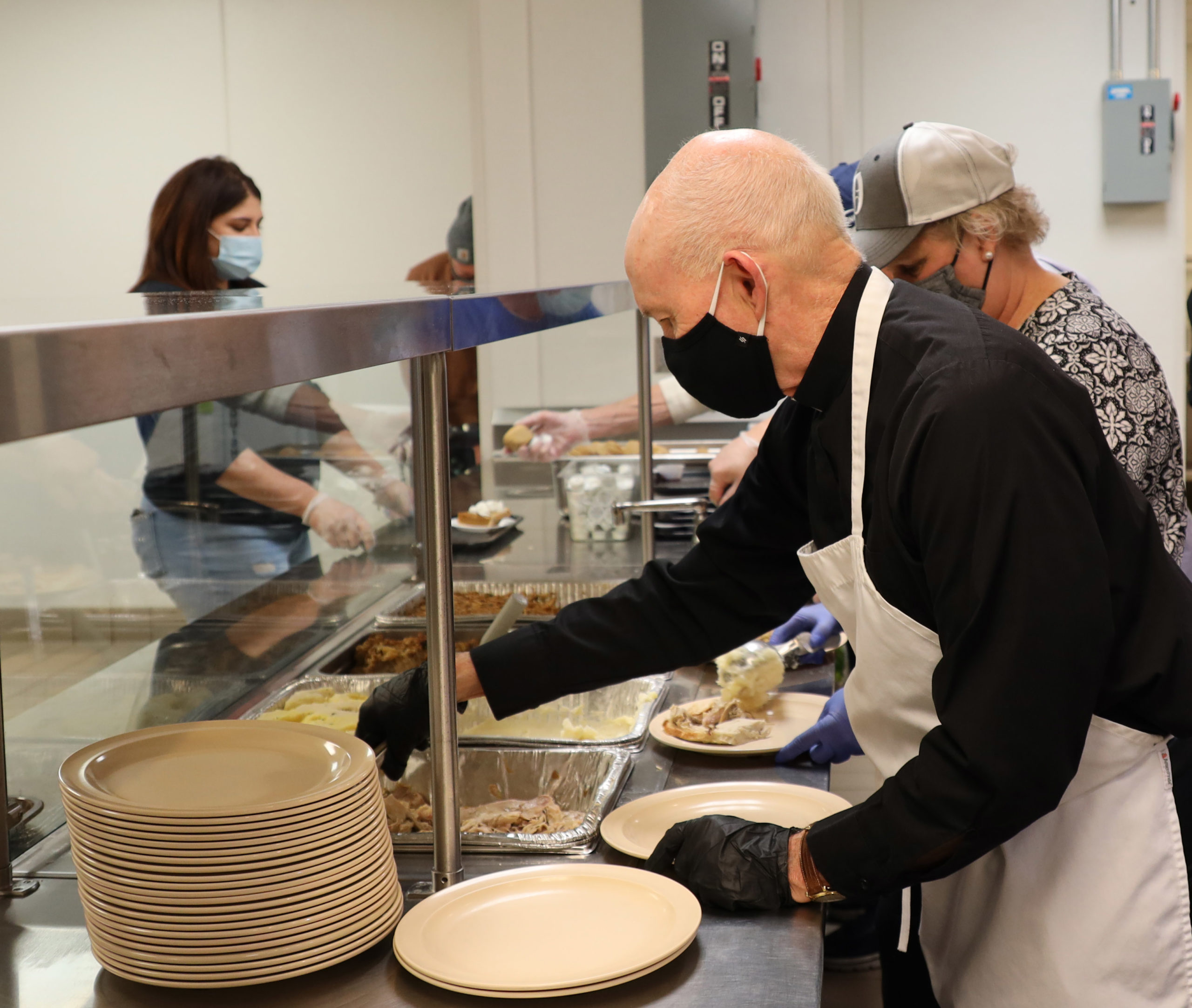 400 for Thanksgiving Dinner: Serving the Poor with St. Peter’s Church ...
